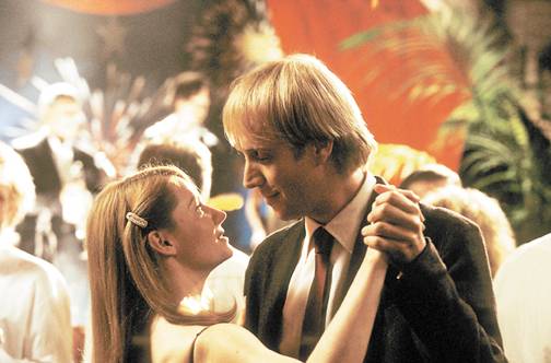 Danny Deckchair Movie Review Film Summary 2004 Roger Ebert