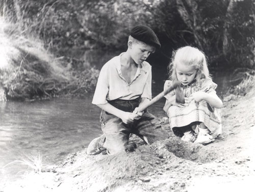 Forbidden Games movie review & film summary (1952) | Roger Ebert