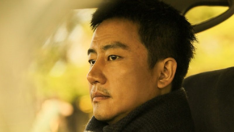 Simon Abrams biography & movie reviews | Roger Ebert