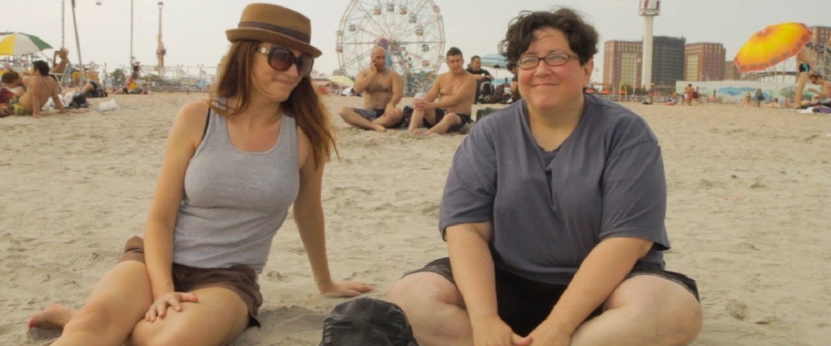 The Foxy Merkins movie review (2014) | Roger Ebert